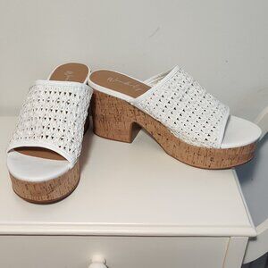 Wonderly | Shoes | Wonderly Halo White Slipon Sandals Excellent To Like ...